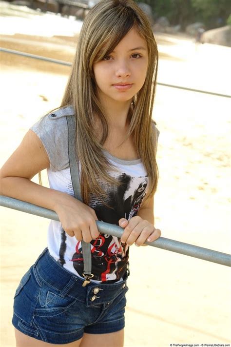 Pin De Carlos Mtz En Moda Teen Celebridades Femeninas Femenina