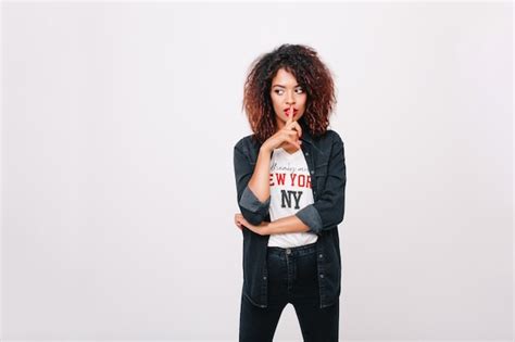 Free Photo Pensive Mulatto Girl With Brown Curly Hair Looking Away