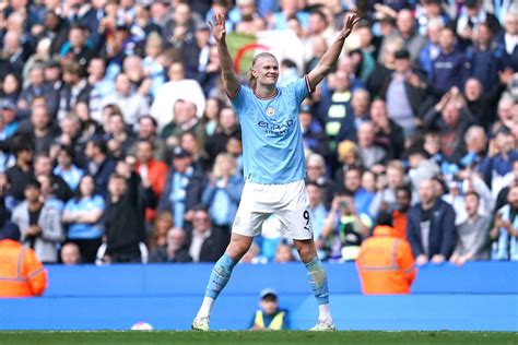 Mit Großer Mehrheit Haaland Zu Englands Fußballer Des Jahres Gewählt