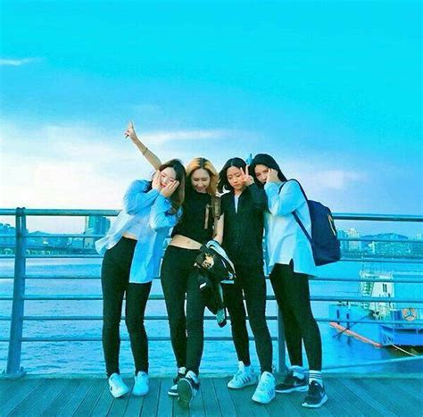 Pin By Miracle Girl On Couple Bestie Korean Best Friends Ulzzang