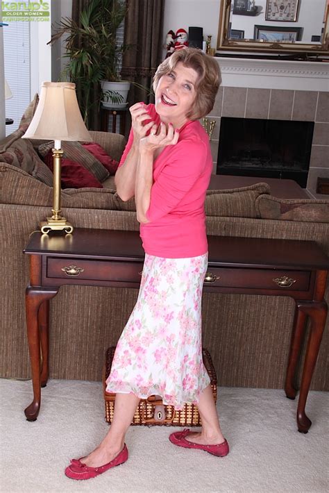 Over 60 Granny Peels Off Her Vintage Pretty Things For Masturbation