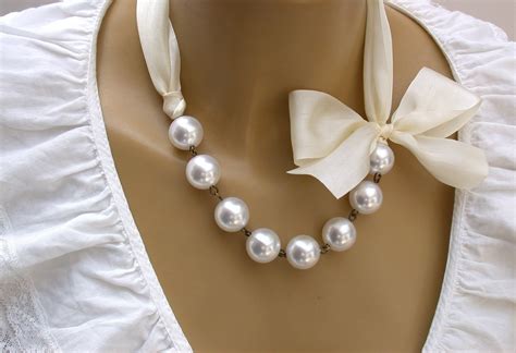 Items Similar To Carrie Bradshaw Inspired Pearl Necklace In Cream