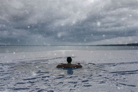 Ice Baths Benefits Risks And How To