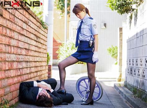「婦警さん・・何でさっさと手錠かけないんですか。どんどん足が開いて来てませんか？それに段々・・ヌレて来てませんか？」（2016年02月08日の