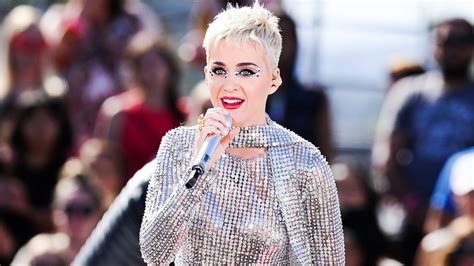 Katy Perry Becomes First To Hit 100 Million Twitter Followers