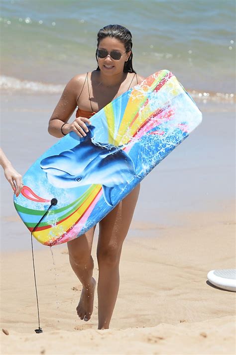 Gina Rodriguez Sexy 18 Photos Thefappening