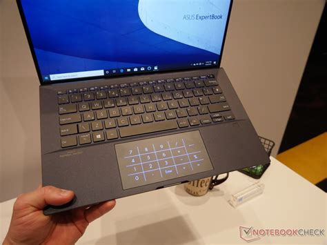 Asus Rinomina Il Super Leggero Asuspro B9 In Expertbook B9