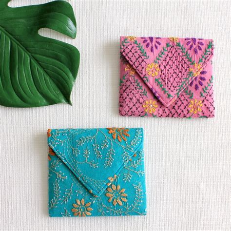 小物だからこそ、こだわりのもを。世界の人々を魅了するカッチ刺繍のミニポーチ。 アジアの手仕事雑貨cocowa