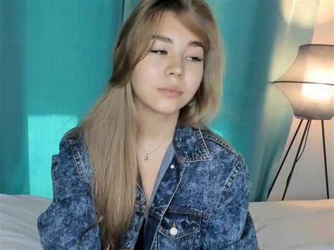 Cam Model Veronicayoung Medium Tits Female Latvia Trimmed Pussy Webcam