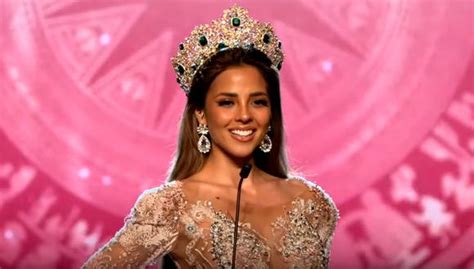 Luciana Fuster Realizó Primera Pasarela En El Miss Grand Internacional