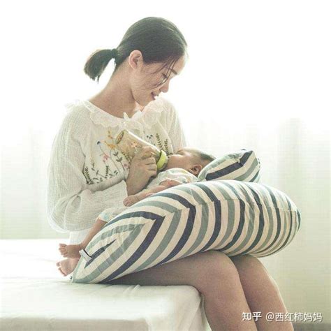 照顾新生宝宝，请谨记“一月睡二月哭三月攒肚”，娃的发育会更好 知乎