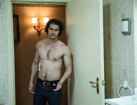 Sexy Dylan Obrien Is A Shirtless American Assassin Fringues De Séries