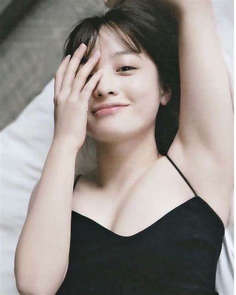 橋本環奈のエッチなおっぱいの谷間を見せてムチムチの腋 エッチすぎるぐらぞうチャンネル