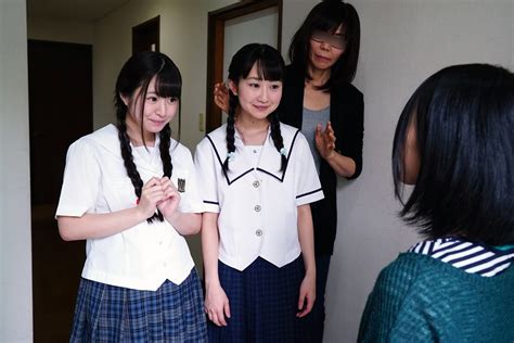 成長した姪っ子姉妹と昔みたいに川の字で寝た夜にいたずら姉妹が両サイドから乳首やち こをいじってきたので逆襲姉妹丼ぶりでハめ倒してオトナの厳しさ
