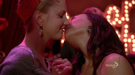 glee naya rivera and heather morris lesbian kissing fetish porn pic