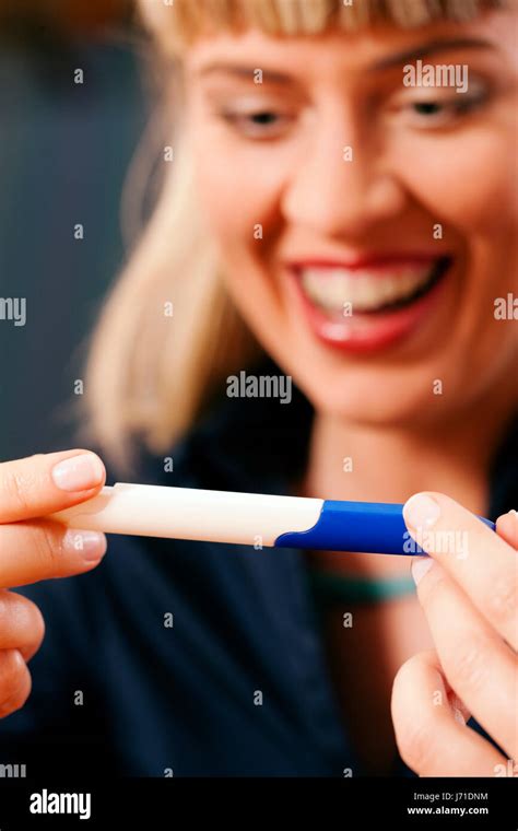 Mujer Madre Mamá Ma Mamá Embarazada Test De Embarazo La Mujer Espere
