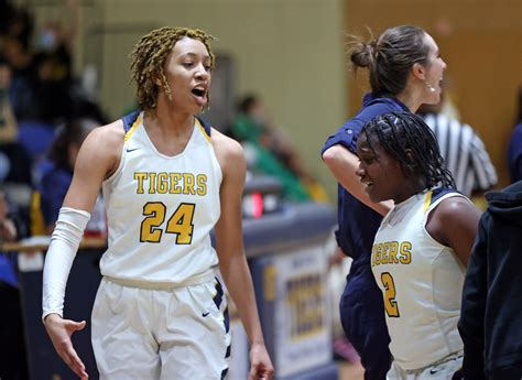 Zennia Thomas Janyah Bohanan Continue To Lead Warrensville Heights And