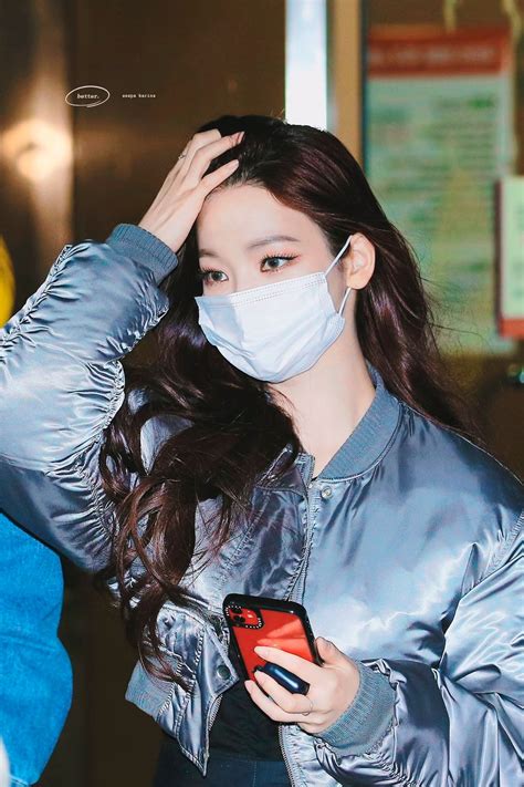 [잡담] 에스파 카리나 이 항공점퍼 두 개 너무 예쁜데 인스티즈 Instiz K Pop 예능