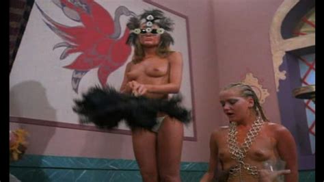 Nackte Veronika Schecker In Divine Emanuelle Love Cult