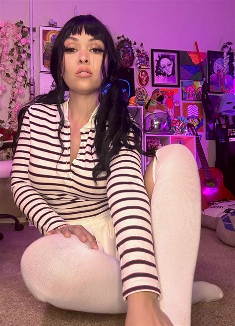 Lunalyrik 👽🪐 On Twitter Your Mean Girl Dream Girl 😈