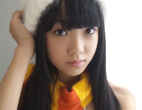 Japanese Girl Idols Momo Shiina Picasa Collection