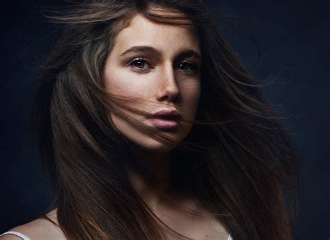 Fond Décran Femmes Zachar Rise Portrait Visage Fond Simple