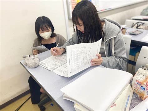 東京医薬専門学校さんのインスタグラム写真 東京医薬専門学校instagram 「2年生×1年生の教え合い ️ 先日1年生が 授業で検定