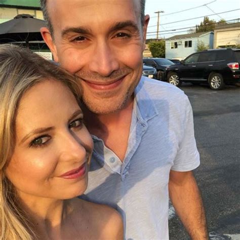 How Sarah Michelle Gellar And Freddie Prinze Jr S Romance Remains Sweet