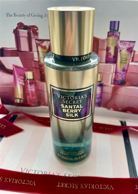 Victorias Secret Santal Berry Silk Fragrance Mist — цена 450 грн в