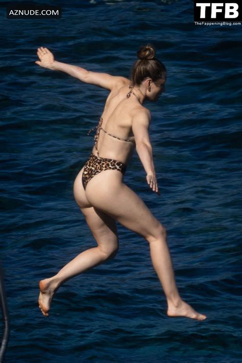 Jessica Biel Sexy Seen Flaunting Her Hot Bikini Body At The Beach In
