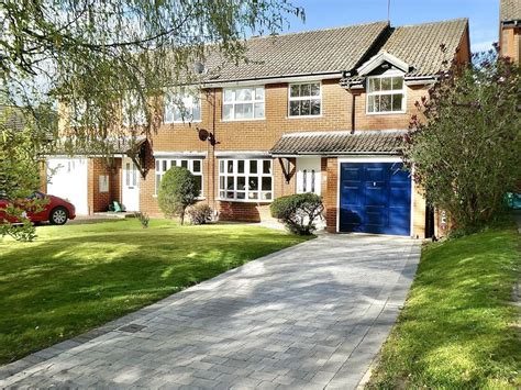 4 Bed Semi Detached House For Sale In Lime Close Wokingham Berkshire