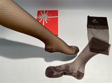 6 Pairs Vintage Nylon Stockings 9 X 29 Van Raalte D… Gem