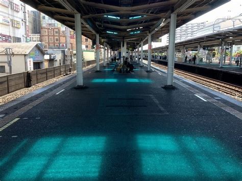 「人身事故」多発駅に「青い光」 新小岩の抑止策、「嫌でも連想 」 J Cast ニュース【全文表示】