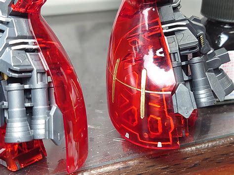 見えないところまで見えるヽ ´ ` 装甲内側は普通ならばグレーやメタルカラーで塗装しますが、クリアー装甲だと表から見えるのでヘタに塗れません