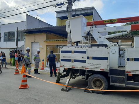 A Gazeta Homem Morre Eletrocutado Após Subir Em Poste Em Cariacica