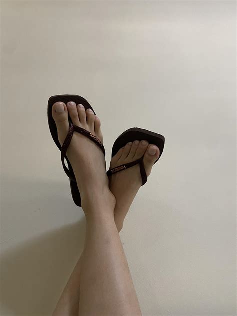 Shining Feet 💫 R Femaleflipflops