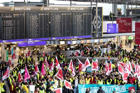 Una Huelga Por Mejoras Salariales Paraliza Aeropuertos De Alemania