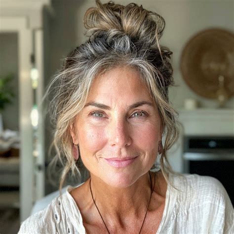 Magnific O0jtq2w4xbu768w4qvsr Messy Bun With Face Framing Layers In