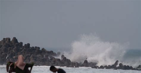 Bmkg Waspada Gelombang 4 6 Meter Di Laut Selatan Jabar Diy