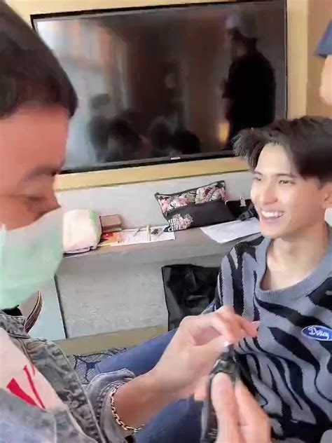 由起💚🐻🐱🧡 On Twitter 今日の懐かし動画 メイク中なのもお構いなしで、firstくんの髪でハートを作り出すjaくん、の動画😊