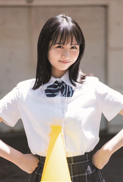 日向坂46・上村ひなの、制服姿で清涼感溢れる『b L T Summer Candy 2022』表紙解禁 Entame Next