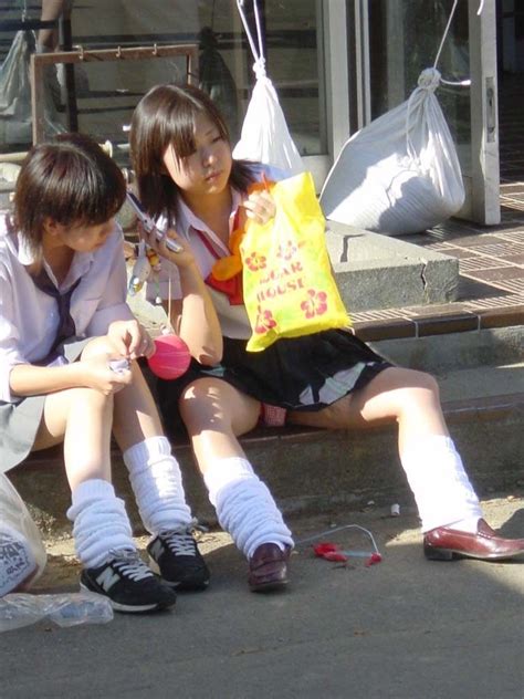 女子高生のパンチラ Jkのパンツpt19 虹色ぱんつ にじぱん