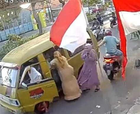Emak Emak Naik Angkot Pakai Kalung Rp 30 Juta Jadi Korban Jambret Di