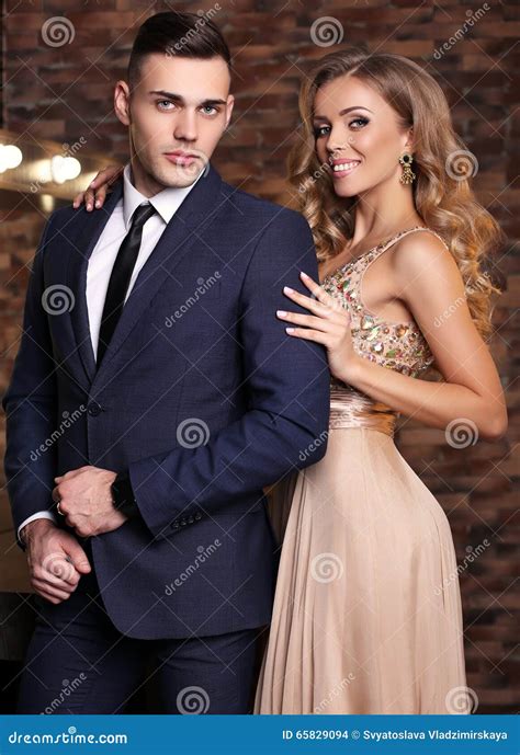 Histoire Damour Beaux Couples Sexy Femme Blonde Magnifique Et Homme