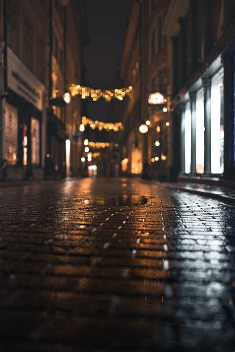 8k Free Download Mobile Night Puddle Sett Paving Stones Wet