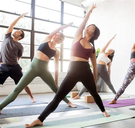 ヨガインストラクターになる方法 Manduka ヨガマガジン