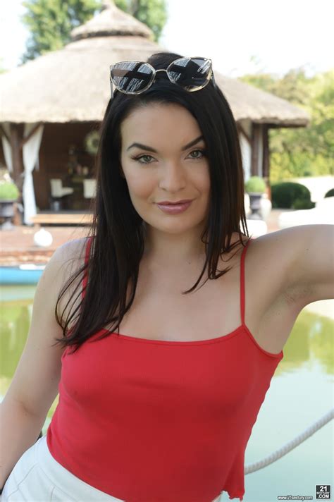 Brunette In High Heels Hannah Vivienne Gets Anally Spooned And Facialed