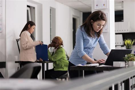 5 Reasons Why You Dont Have Friends At Work Careerbeeps