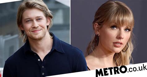 Joe Alwyn Supports Taylor Swift After Sexist Netflix Series Metro News