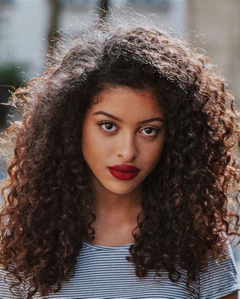 7 Unique Good Hairstyles For Curly Frizzy Hair